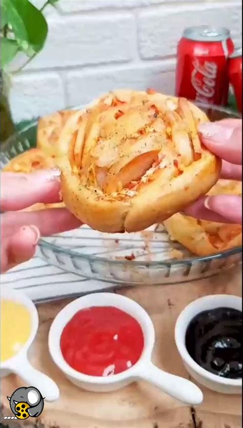 توی این ویدیو طرز تهیه پیتزا رولتی 🍕 فیلو