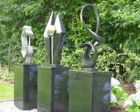 zaterdag 21 juli 2012 | Tuinbeelden, Versteend hout, Glaskunst