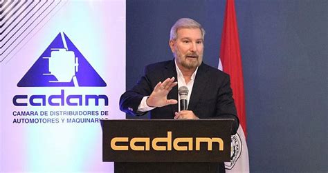 Cadam Y Socios Realizan Brindis Por Fin De Año