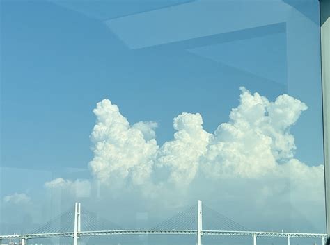 私は、ながい時を掛けて 愛を注いでしまいます。 私は 、大きな白い布で包み込み 愛に空気を吹き込んでしまいます。 こんな行為の恋はどうでもよく
