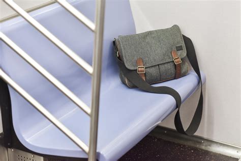 Schaffner Findet Vergessene Tasche Mit Beeindruckend Viel Bargeld