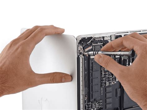Thay Màn Hình Macbook Pro 2015 Bên Thứ 3 Sản Xuất Nên Không