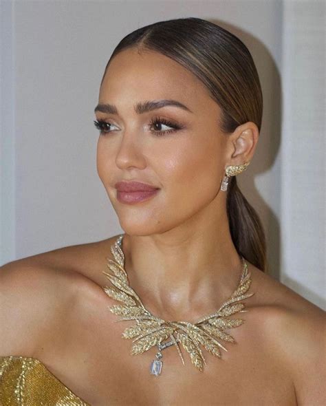 Pin By Irinayatckiv On Jessica Alba Style Jessica Alba Makeup Jessica Alba Pictures Jessica