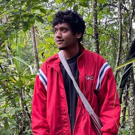 Suyash Singh Suyashsingh • Threads Say More