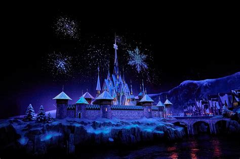 【写真】『アナと雪の女王』の世界を音楽と最新アニマトロニクスで楽しむ 香港ディズニーランド版「フローズン・エバー・アフター」｜あとなびマガジン
