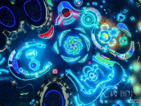 黑龙江哈尔滨冰雪大世界正式开园迎客 人民图片网