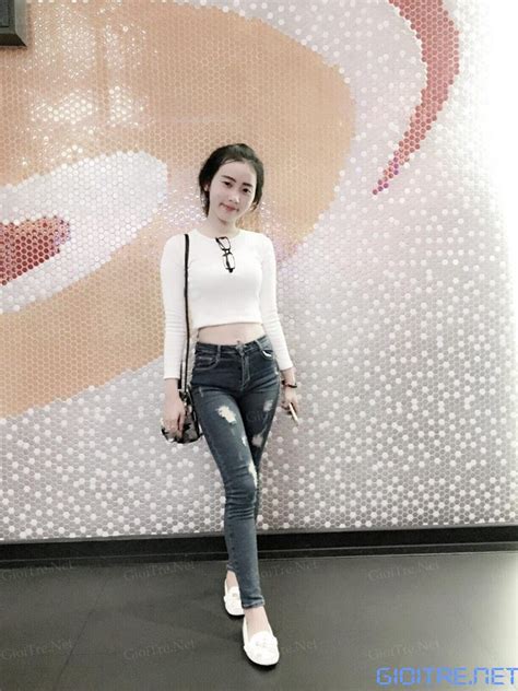 Sexy Girl Some where Lan Ngoc Chau con be ma đa lam chu rung đông thê nay