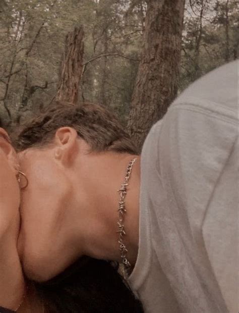 Neck Kiss 