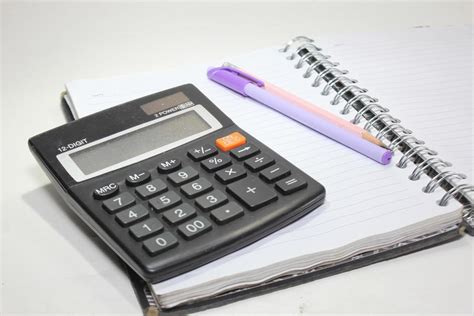 Calculadora Digital Negra Aislada En La Vista Superior Fondo Blanco Foto De Stock En