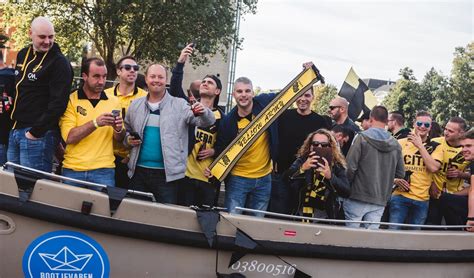 Een Groot Voetbaltoernooi Voor NAC Supporters We Gaan Er Een Geel