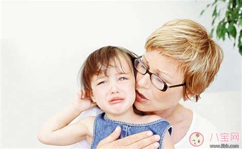 孩子被狗吓到了怎么办 孩子怕狗解决方法 八宝网