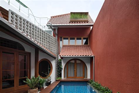 Ismail Solehudin Adapts Traditional Architecture For Home In Jakarta
