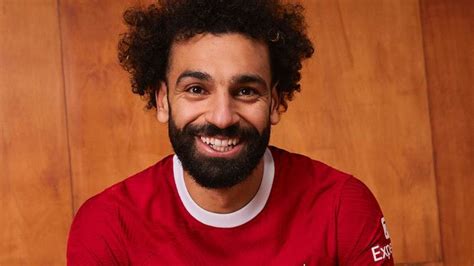 محمد صلاح يظهر فى جلسة تصوير بقميص ليفربول الجديد لموسم 2024 موقع