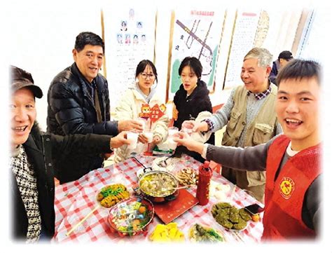 桂林延续了21年的“小年夜之约”社区周森团圆饭