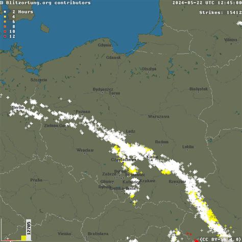 Gwałtowne burze przechodzą przez Polskę Niosą ulewy i grad W tych