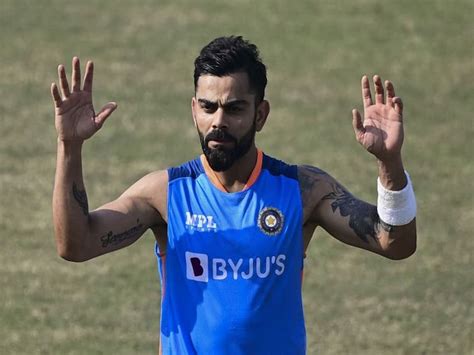 Virat Kohli New Record He Complets 300 Catches In International Cricket