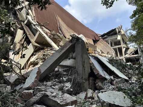 Rescatistas Buscan A Cientos De Personas Atrapadas Tras Terremoto En Taiwán