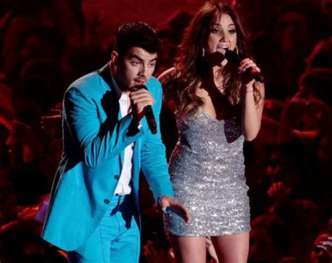 Joe Jonas felicita a Dulce María por su cumpleaños Red17