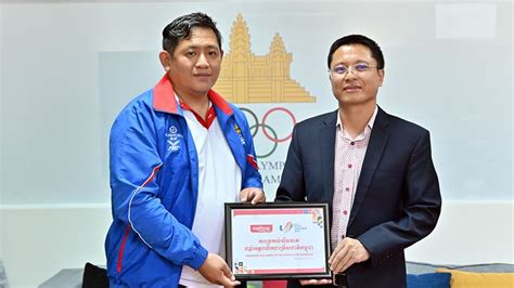 មិត្តហ្វូនផ្ដល់ស៊ីមកាតដល់អត្តពលិកនិងគណៈប្រតិភូកម្ពុជាដែលចូលរួមព្រឹត្តិក