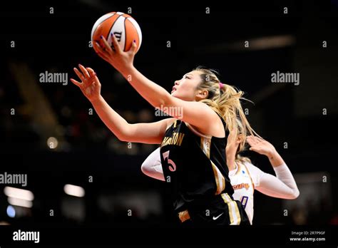 Washington Mystics Guard Li Meng 3 Goes To The Basket Past Phoenix