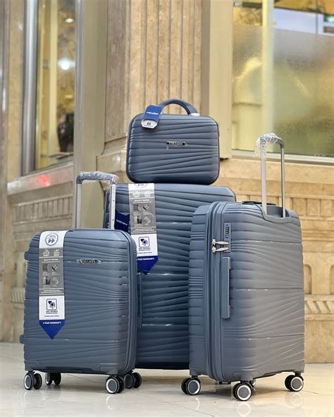 ‎چمدان چمدان تک چمدون ست چمدون عروسست عروس دامادی‎ ‎اینجا واسه هر