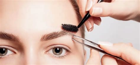 ¿cómo Depilar Las Cejas Paso A Paso Según El Rostro