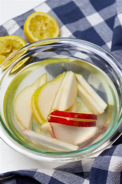 Pear And Spinach Salad With Balsamic Vinaigrette