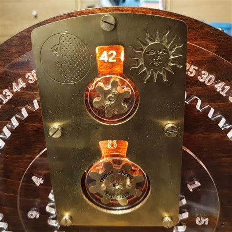 This Classy But Chaotic Gear Clock Keeps You Guessing Hackaday