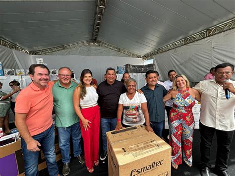 Prefeita Marcela Gomes promove show de prêmios para comemorar o Dia das Mães em Novo Lino