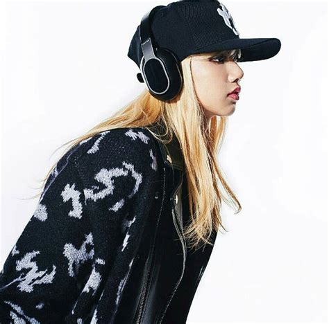 Lisa Old Print On Twitter Blakpink Lalisa Modelos Lisa Old Print On Twitter Blakpink Lalisa Modelos
