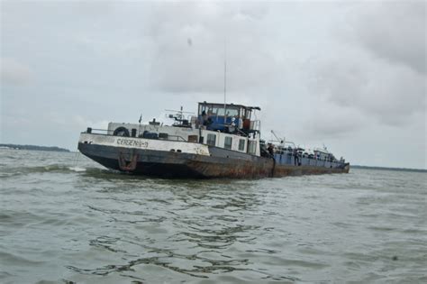 Daily Signpost Navy Hands Over 7 Suspected Oil Thieves Two Vessels To