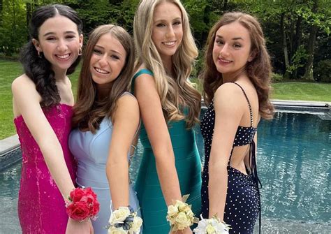 Girls High School Prom Portraits