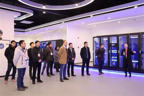 爱心科技人丨助企开门红宁波市科技局生产力促进中心领导与宁波大学技术专家一行莅临德塔森特参观考察 浙江德塔森特数据技术有限公司