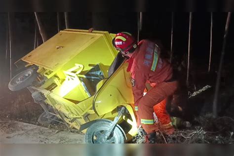 醉汉翻车消防员一看已救过3次他想当消防曾半夜2点找我说话