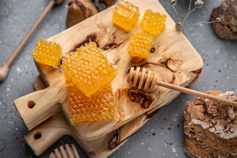 벌꿀 빗 건강과 아름다움을위한 유용한 강화 된 꿀벌 제품 채식주의 식단 유기농 제품 0명에 대한 스톡 사진 및 기타 이미지 0명 건강관리와 의술 과당 Istock