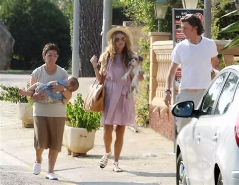 Paulina Rubio Pasea Con Su Dos Amores