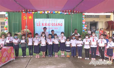Đồng chí Nguyễn Văn Mười dự khai giảng năm học mới tại huyện Cai Lậy - Báo Ấp Bắc điện tử