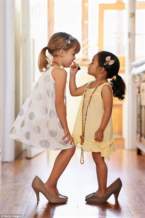 Academic Says Mothers Teaching Daughters To Hate Bodies Daily Mail Online