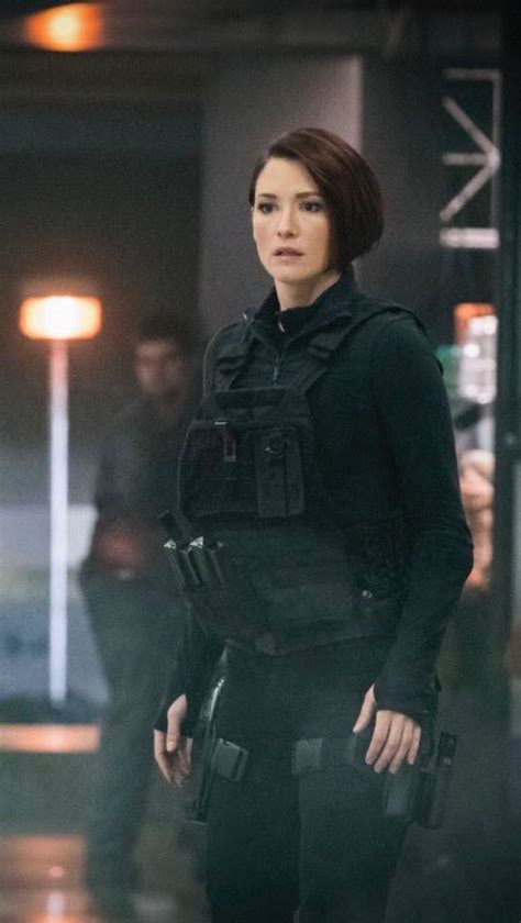 Alexdanvers Supergirl Chylerleigh Actrice Fond Décran Coloré