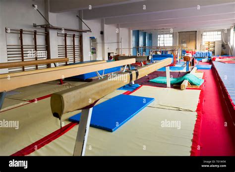 New Acrobatic With Gymnastic Equipment Balance Beams Bars And Pommel
