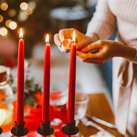 Το απλό Hack που ξεκολλάει το κερί από τα ρούχα