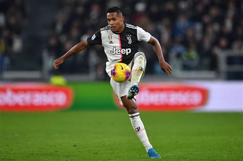 Juve Si Ferma Alex Sandro Per Un Problema Muscolare L Arena Del Calcio