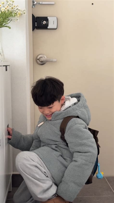 수 진 협찬 명절 내내 기름진 음식만 먹다 보니 뭔가 얼얼하게 매콤한 게 먹고 싶더라고요 그래서 떡볶이 주문 그냥 떡볶이만 먹긴 아쉬워서 닭강정이랑 순대까지 같이