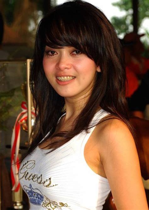 Hot Indo Artis Syahrini