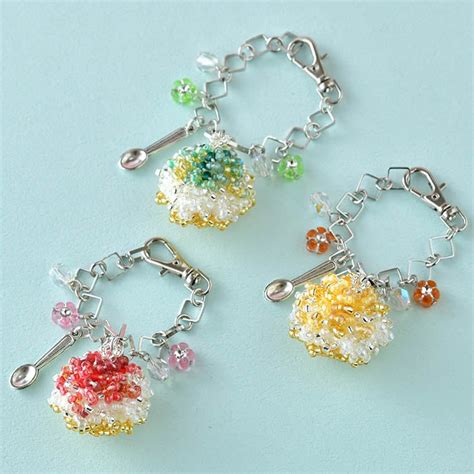 ビーズクロッシェで編むかき氷のバッグチャーム 【作家：ビーズパフェ 岡本恵子】 アイテムで探すチャーム・ストラップ食べ物・スイーツ