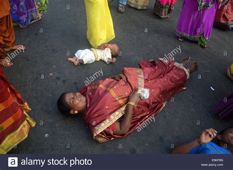 Kolkata India 29th Oct 2014 Indian Hindu Devotees Are Offering