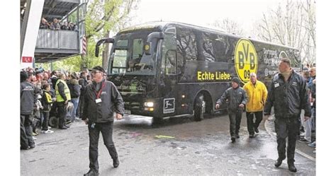 Шок в Дортмунд Експлозия пред автобуса на Борусия испанец пострада
