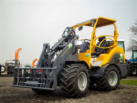Eurotrac W12 Cs Mini încărcător Cs Max 1280kg Ardita