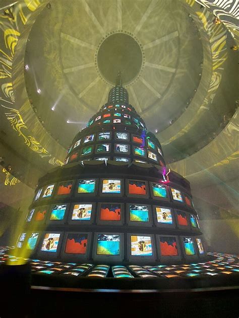 백남준 최대작 다다익선 3년 수술 마치고 재가동