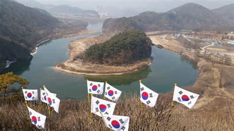 영월군 한반도 지형에 휘날리는 1919개 태극기 연합뉴스
